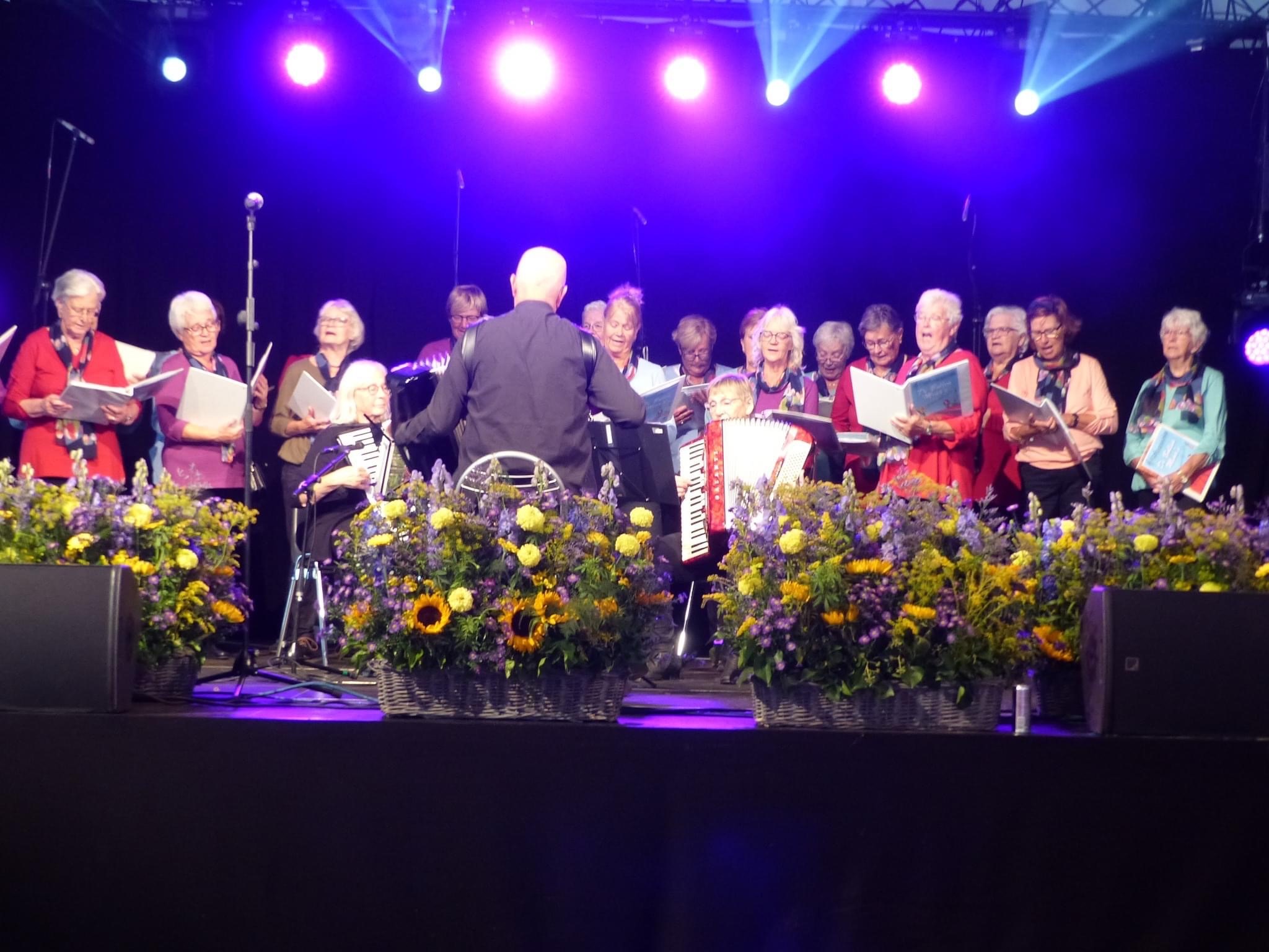 De Bollen Mina's Vrouwenkoor - Foto's